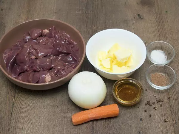 Productos para hígado de pollo patestone y verduras con coñac.