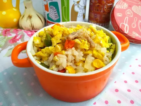 Arroz com milho, feijão verde e frango