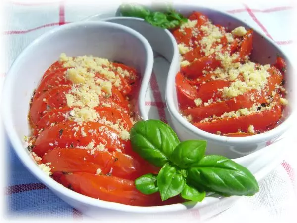 Tomates al horno con aceite de oliva.