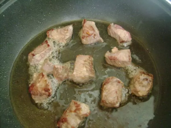 Печени парчета месо в тиган с растително масло