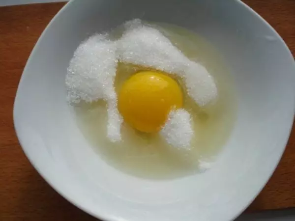 Cukor piesok a kuracie vajcia v malej kapacite