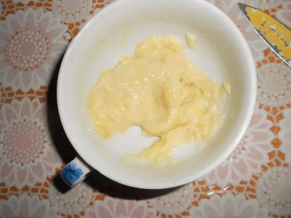 Pisang puree dalam cawan