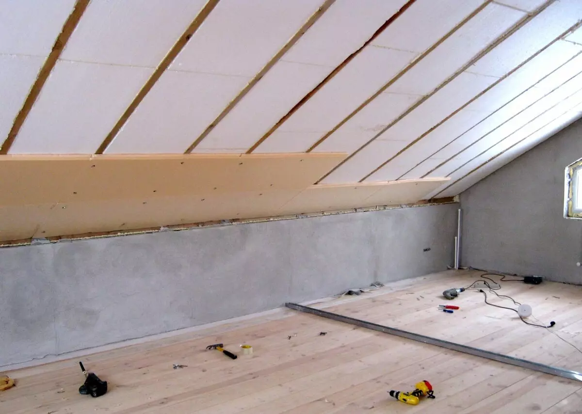 Izolacja dachu strychowego, który materiał jest lepszy do użycia, a także cechy instalacji