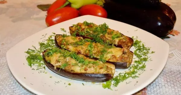 Klar eggplanter med hakket kjøtt