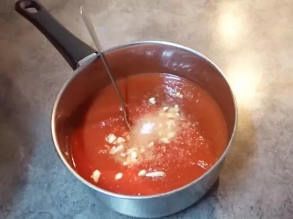 Tomat saus med hvitløk