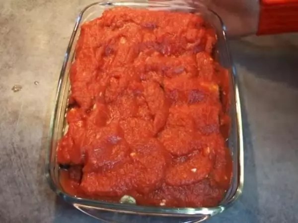 Aubergine ruller i tomatsaus