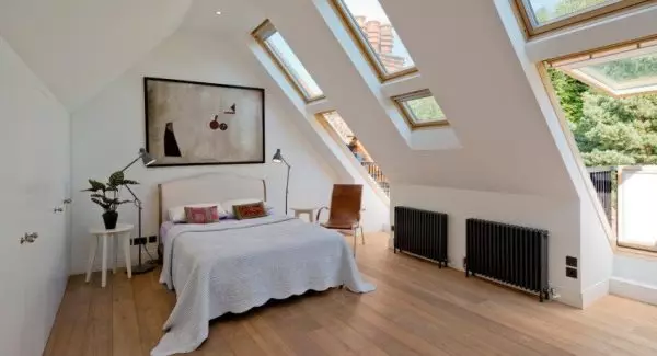 Schlafzimmerdesign mit großen Fenstern