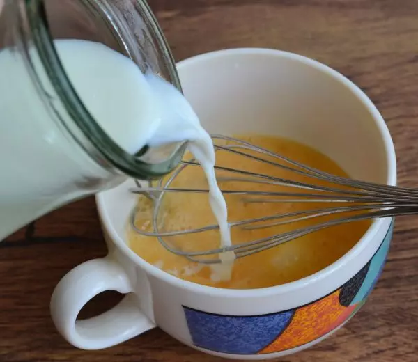 Preparation of egg-milk fill for casserole
