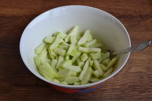 Sliced ​​zucchini na nnukwu efere