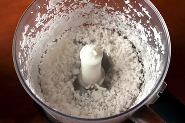 Kokosnötter i en mixer