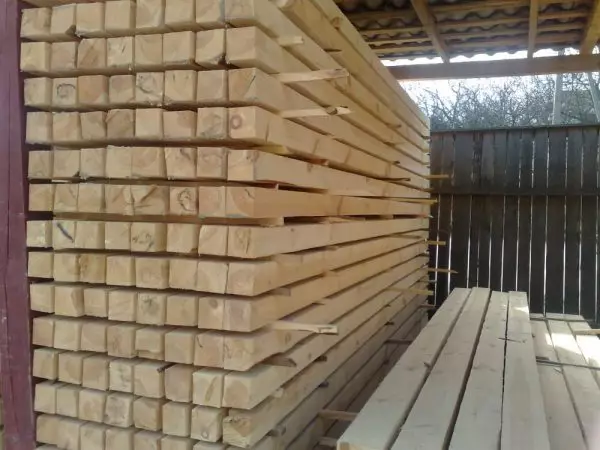 Gedroogd hout voor gebruik