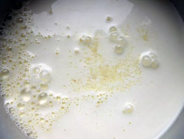 Campuran susu, krim lan gula