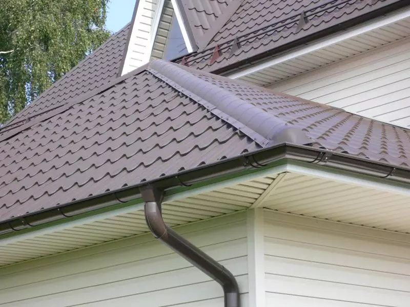 Řádky střechy z kovové dlaždice, jeho zařízení a účelu, stejně jako vlastnosti výpočtu a instalace