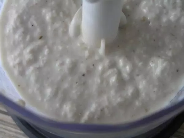 Chicino-Dairy Pyrée v misce mixéru