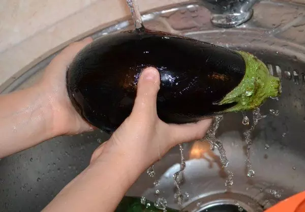 Umývanie eggplazhanov