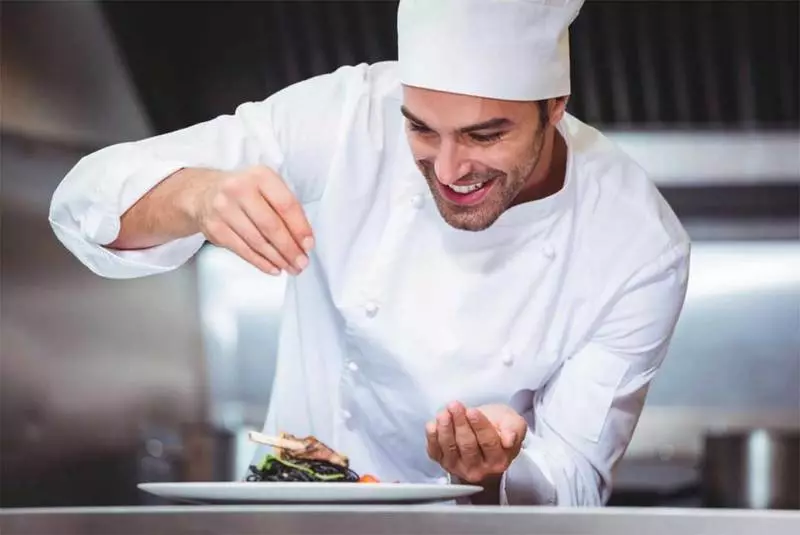 10 mga lihim ng masarap na pagkain na alam lamang ng mga propesyonal na chef