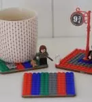 Lego থেকে গরম অধীনে দাঁড়ানো