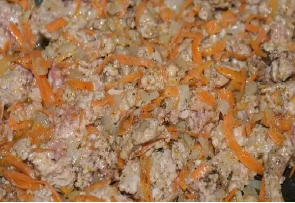 खानिएको मासु, गाजर र झाराउ
