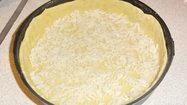 Sloj riže u obliku za tortu