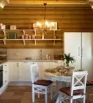 Provence-stil i utformingen av et lite kjøkken