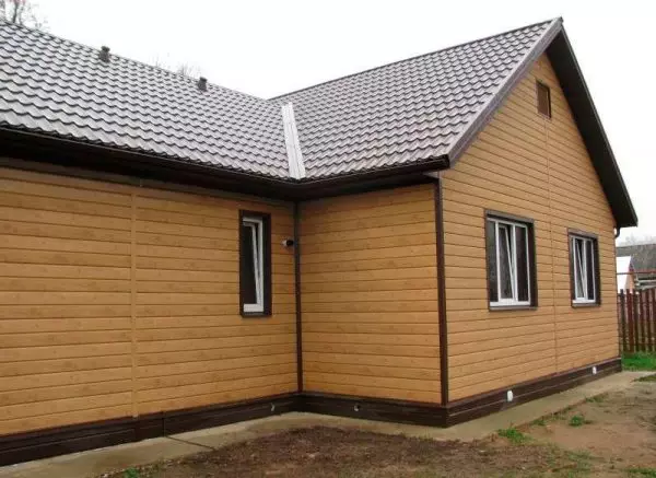 Avslutande hus trä sidospår