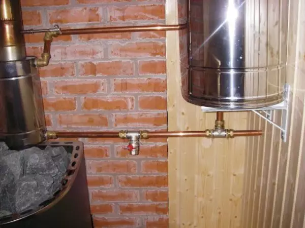 Placer un chauffe-eau sur la cheminée
