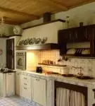 روسي انداز ۾ باورچی خانه ۾ روشن پردو
