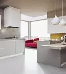 Erdvus virtuvė su minimalizmo interjeru
