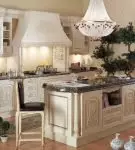 Virtuvė su Rokoko stiliaus sala