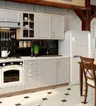 Baltos ausinės virtuvėje Provanso stiliaus