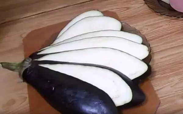 Fan si eggplant n'okpuru chiiz aji: nzọụkwụ site na usoro ntụgharị na foto na vidiyo