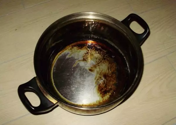 如何清洗不锈钢（不锈钢）的烧伤平底锅，而不是在家中清洁内外