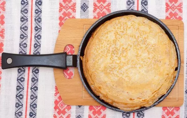Pannenkoeken in een pan