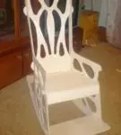 Cadeira esculpida da madeira compensada