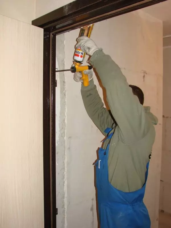 Builder plays foam cant metal door