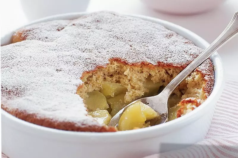 Torta de microondas: receita passo a passo com fotos, incluindo maçã, chocolate, com geléia, baía, banana