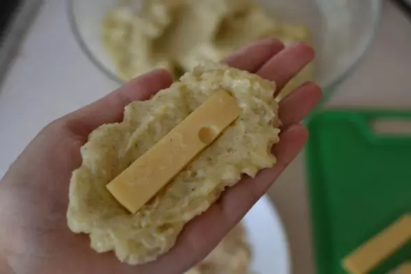 Rotlle de formatge en patates