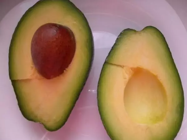ნახევარი avocado fruz
