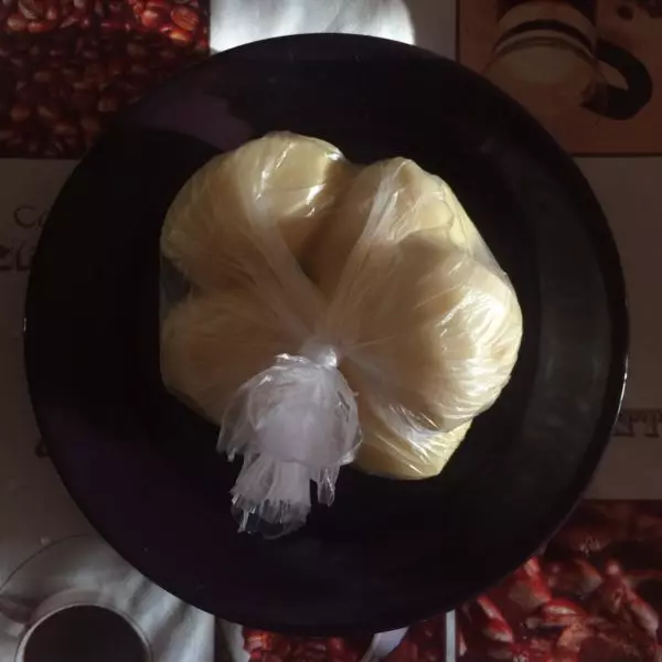 Тоңдургучка пакетке тазаланган картошканы сактоо