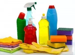 Comment laver les vitres en plastique sans divorces et comment: remèdes à la maison, nettoyant à vapeur et ainsi 82_7