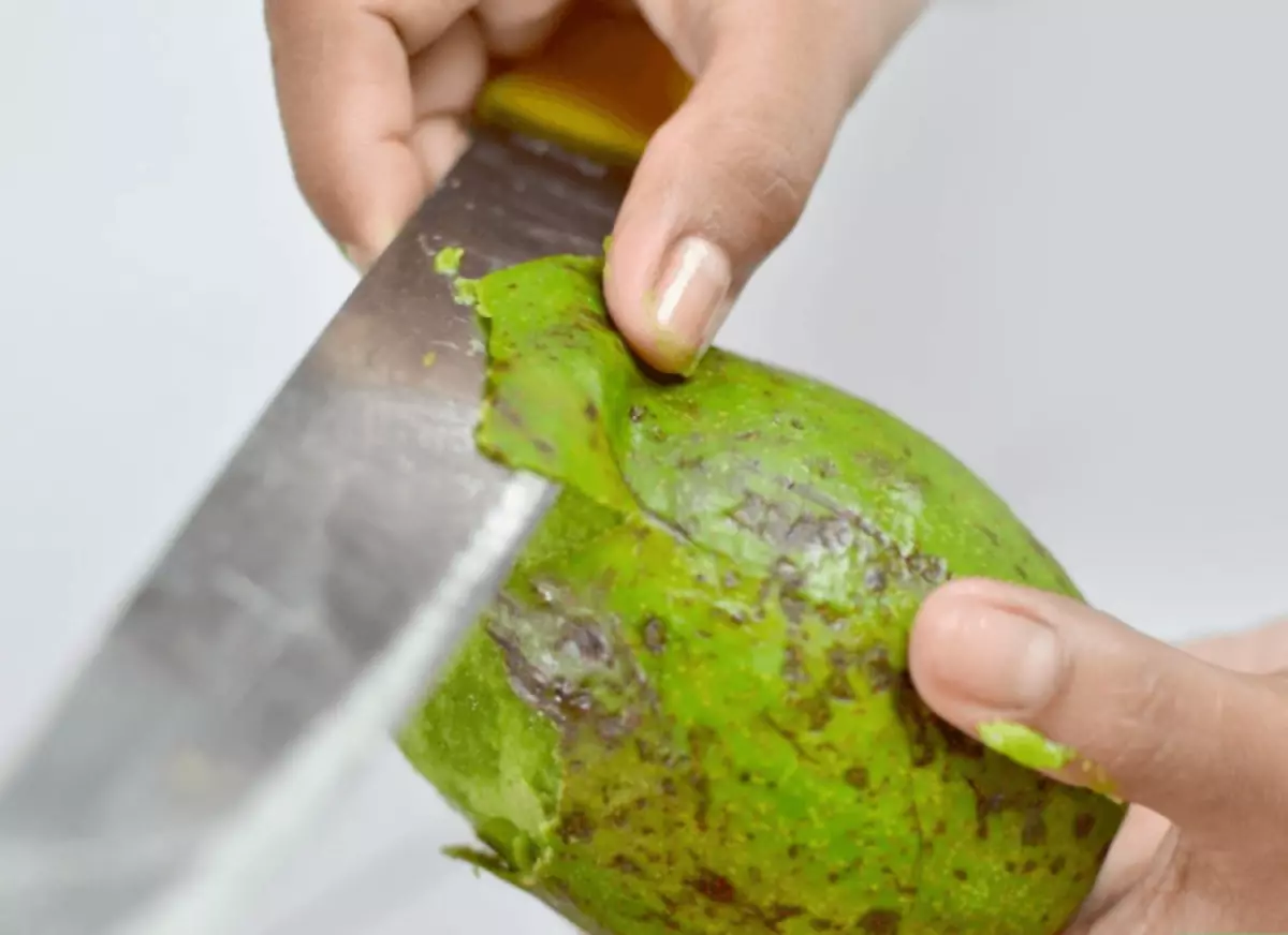 Čišćenje avokado nož