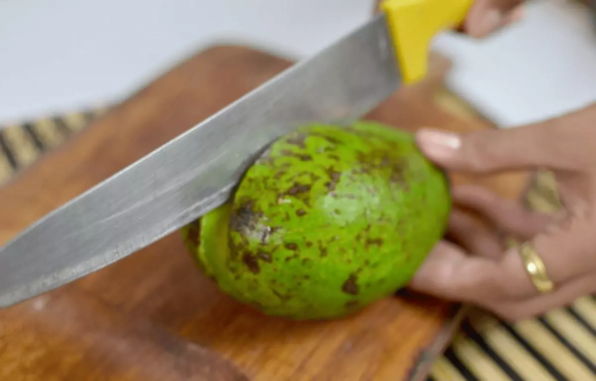 Pruning avocado around bone