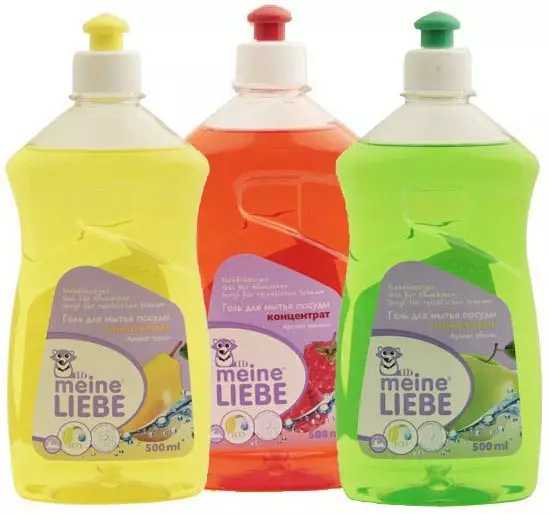 3 ampolles amb gel per rentar els estris de color groc, vermell i verd