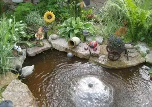 Ako urobiť záhradnú fontánu s vlastnými rukami na chate: fotografia, video, krok za krokom inštrukcie 85_9