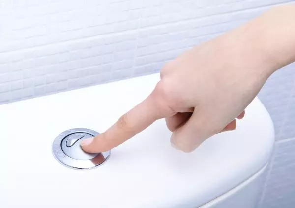 Tuvalette yıkama düğmesi