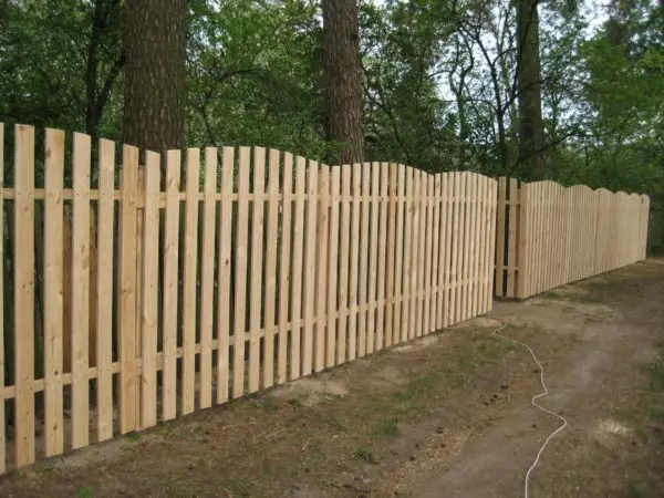 لکڑی کا بورڈ باڑ