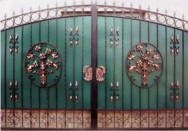 Gate with forging