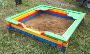 Kuinka tehdä lasten hiekkalaatikko maan kädessä, valokuvassa ja videossa 93_9