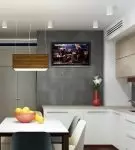 Faretti e lampadario in cucina