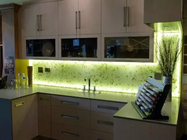 LED-baggrundsbelysning på køkkenskabe